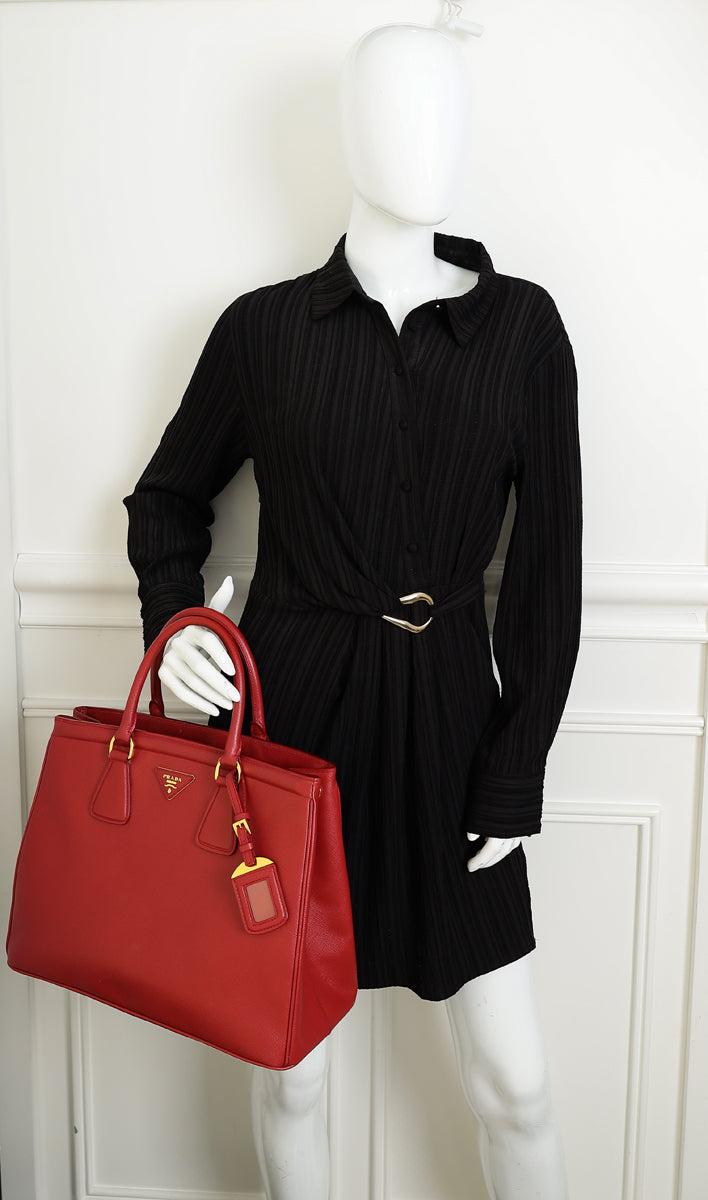 Prada Red Parabole Tote Bag – THE CLOSET