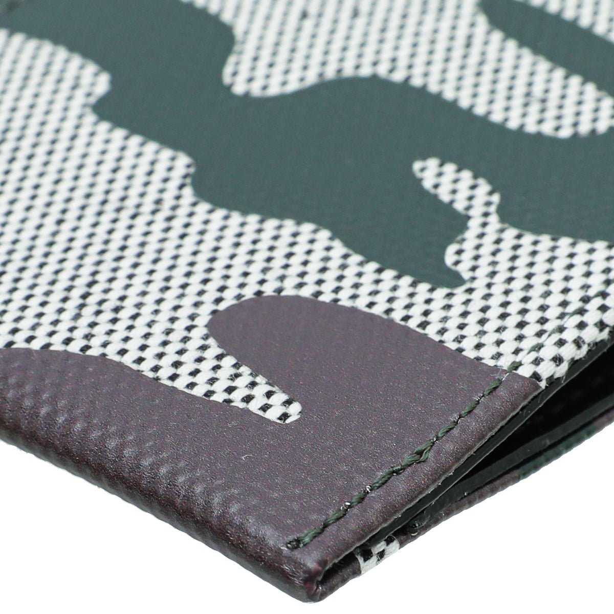 Burberry Mangrove Green Pouch W( Lanyard – THE CLOSET