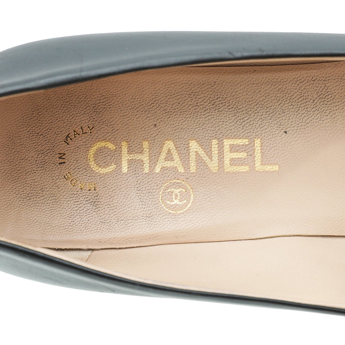 Chanel Bicolor CC Cap Toe Pump 38.5 – THE CLOSET