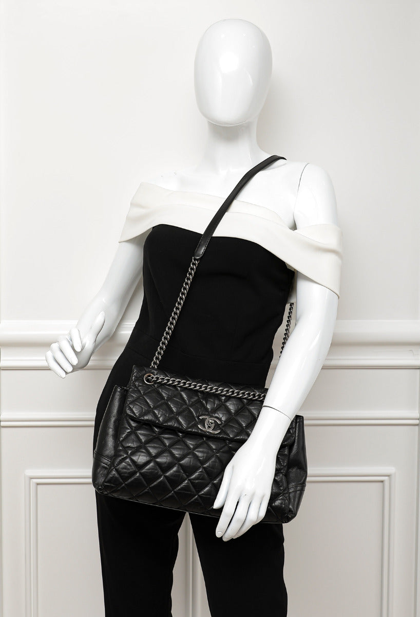 Chanel Black Lady Pearly Flap Bag – THE CLOSET