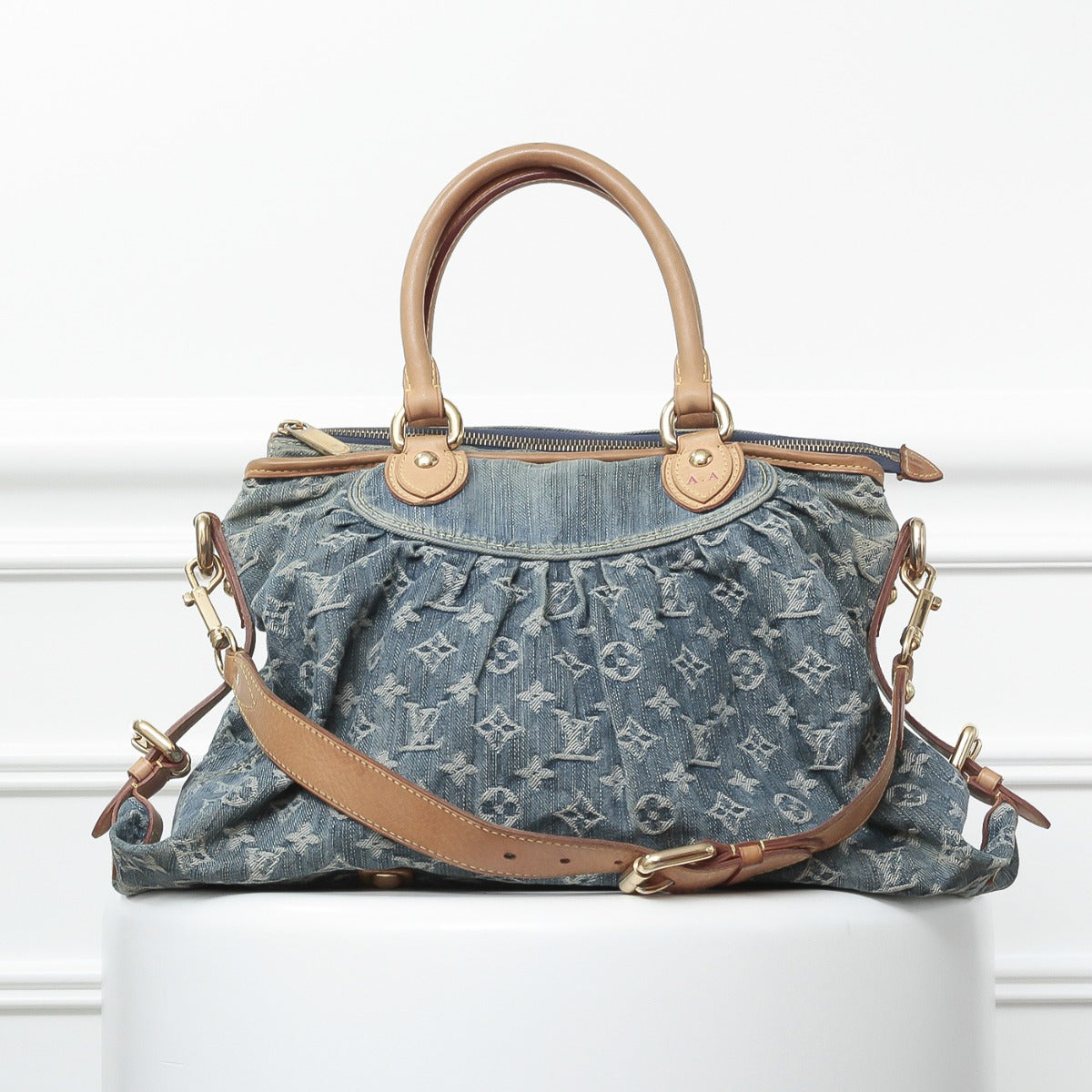 Louis Vuitton Blue Neo Cabby Monogram MM – THE CLOSET