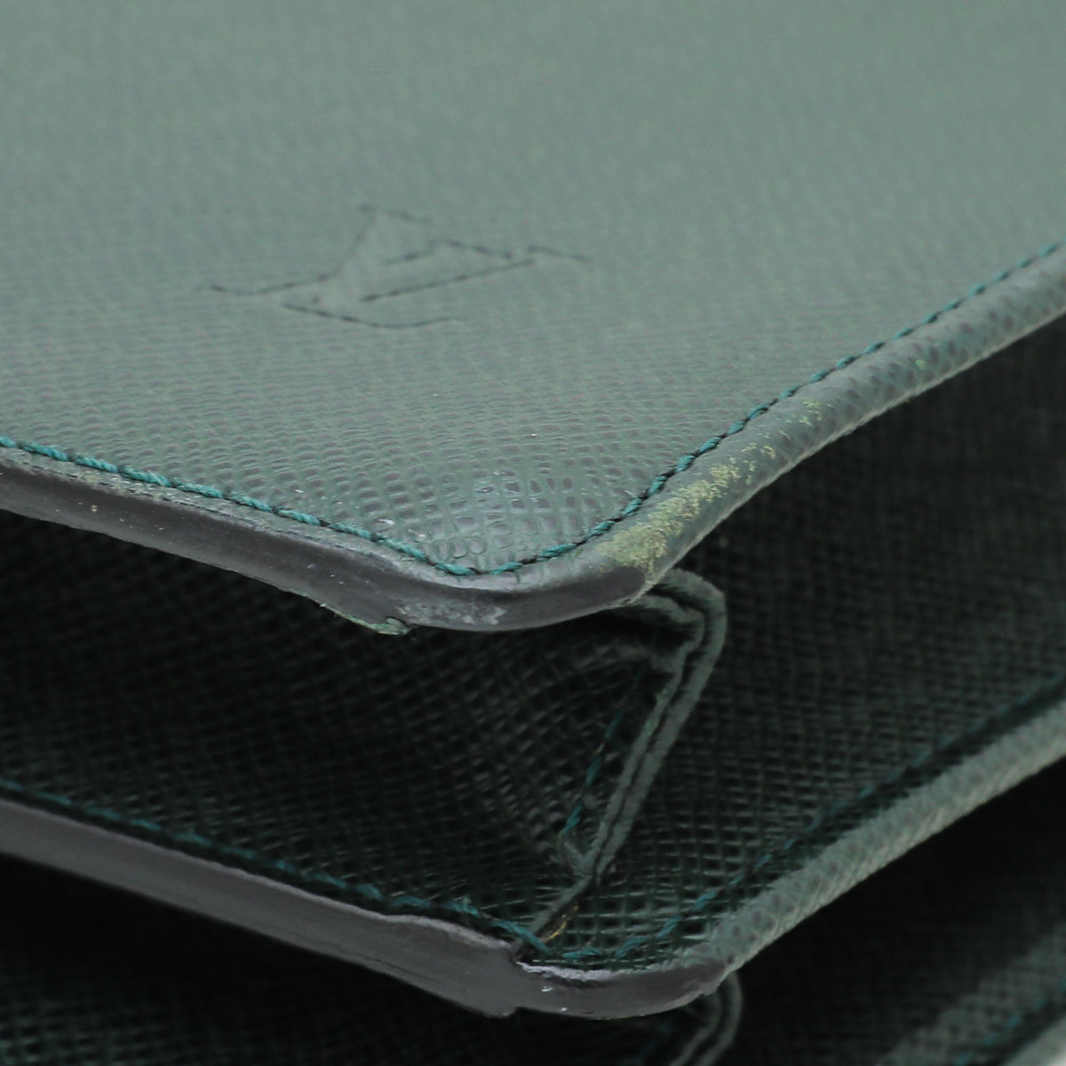 Louis Vuitton Olive Green Taiga Robusto Compartments Briefcase – THE CLOSET