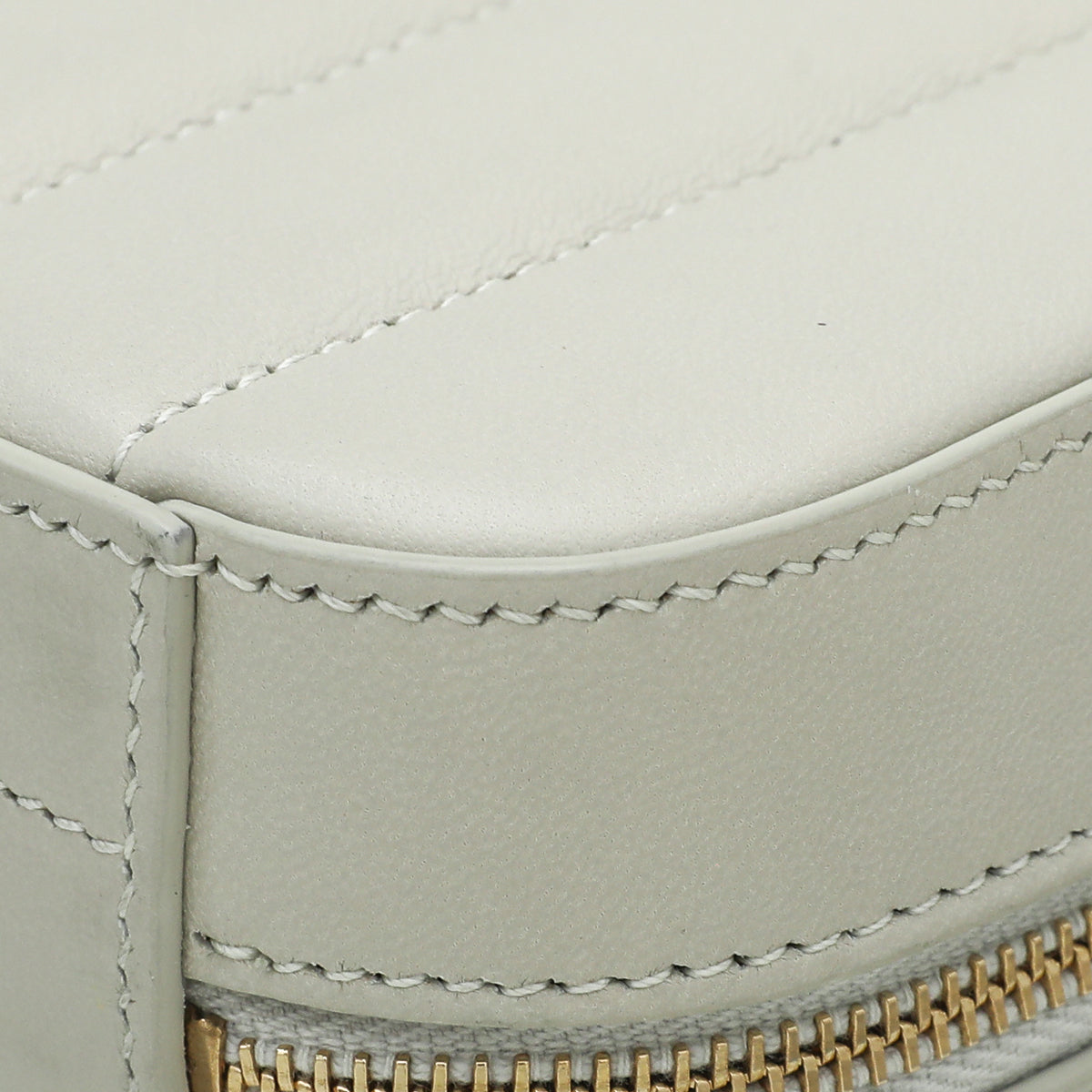 YSL White Vertical Quilted Vicky Camera Bag – THE CLOSET