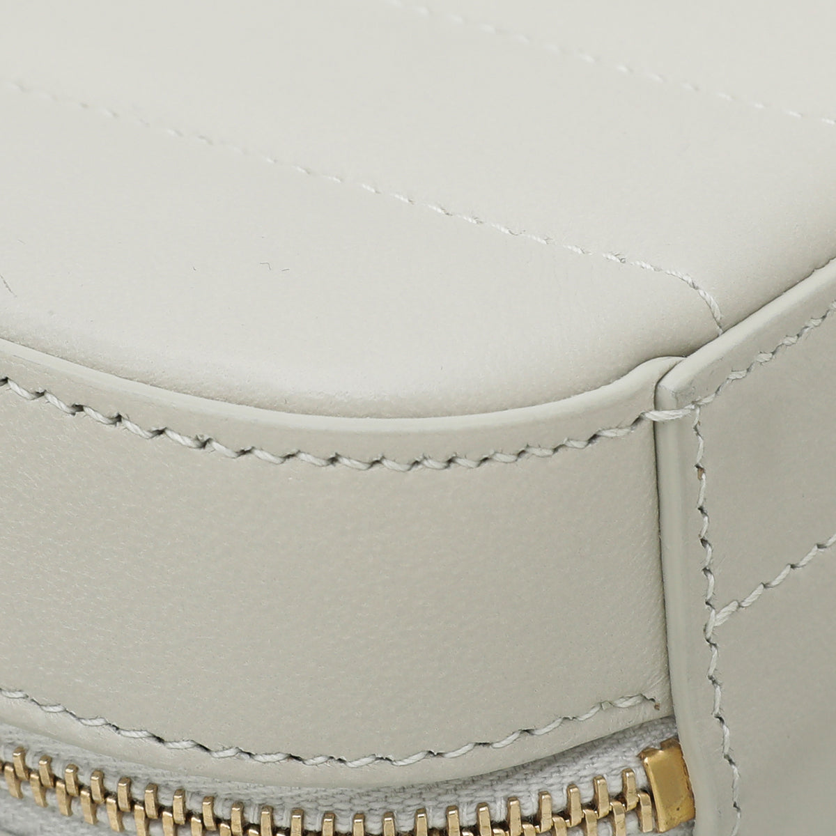 YSL White Vertical Quilted Vicky Camera Bag – THE CLOSET